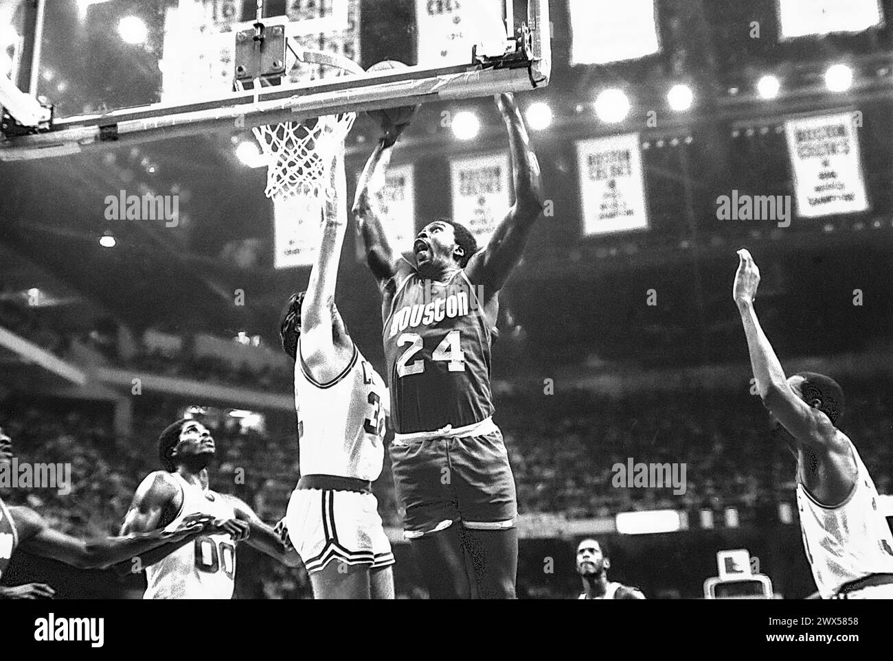 Moses Malone (24) Houston Rockets, 1981 Stock Photo - Alamy