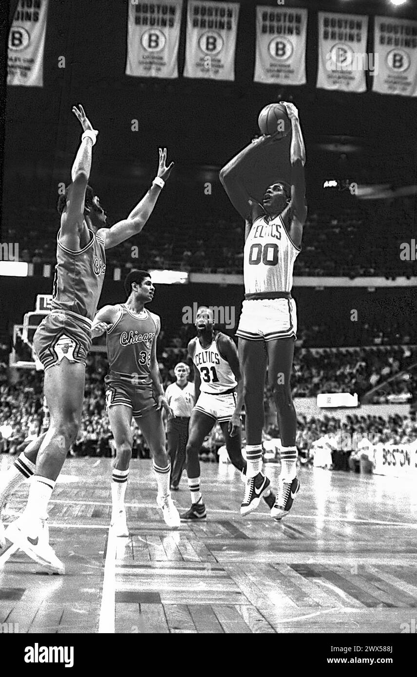 Robert Parish (00) Boston Celtics, 1982 Stock Photo - Alamy