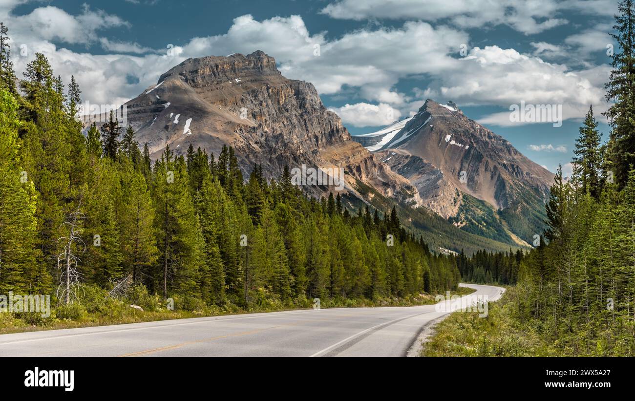 Icefields Parkway Scenic Drive in Banff National Park, Alberta, Canada ...