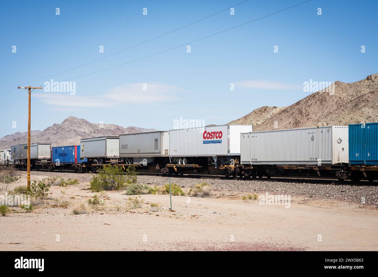A BNSF freight train moves through the Nevada Arizona desert Stock ...