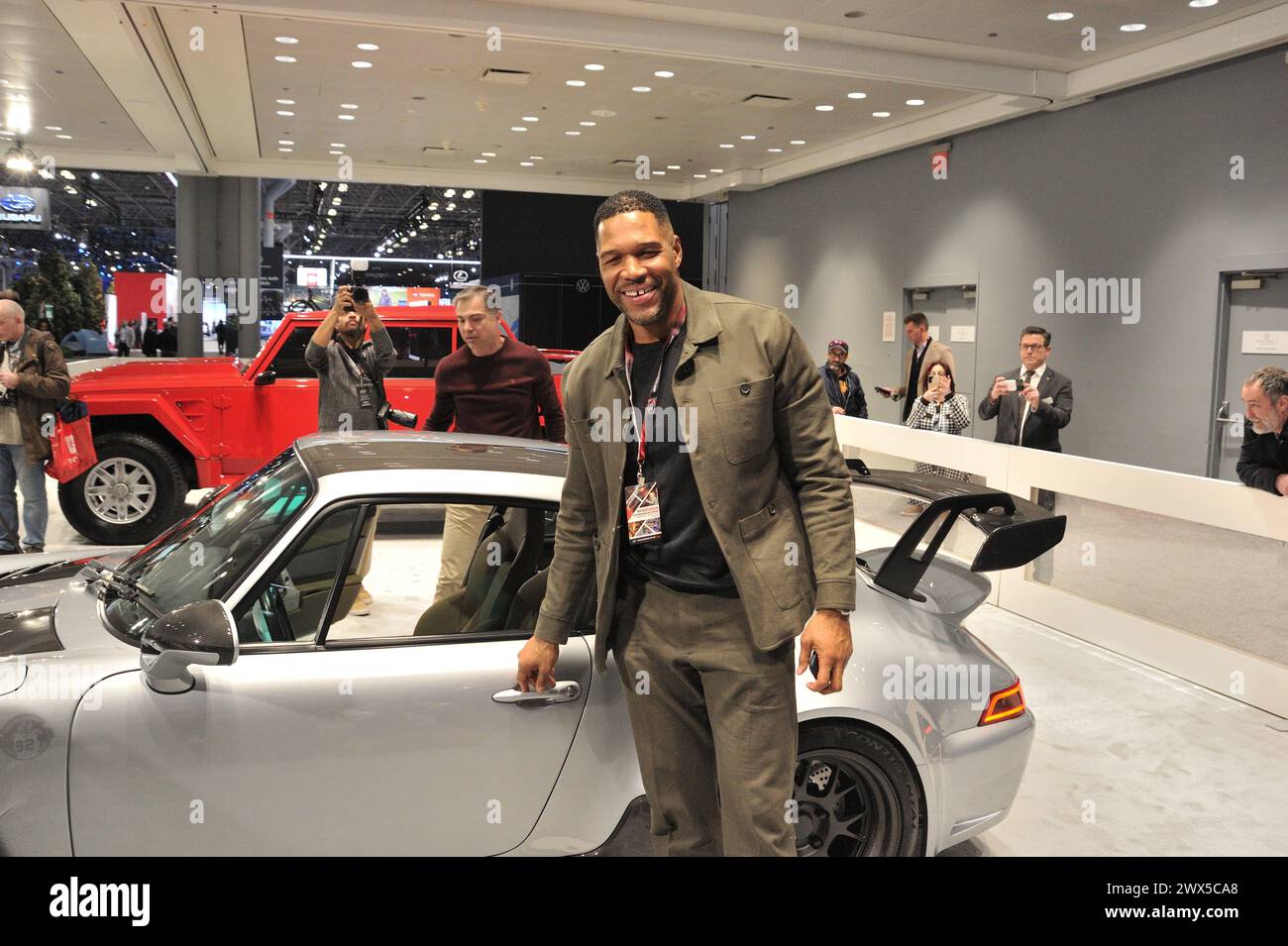 New York, USA. 27th Mar, 2024. Michael Strahan checks out his 2024 ...
