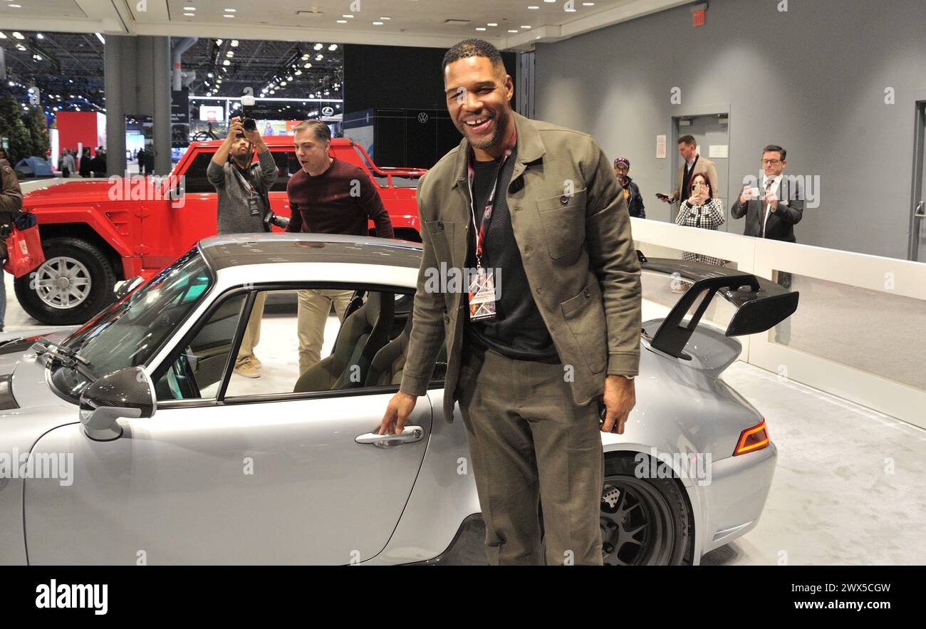 New York, USA. 27th Mar, 2024. Michael Strahan checks out his 2024 ...