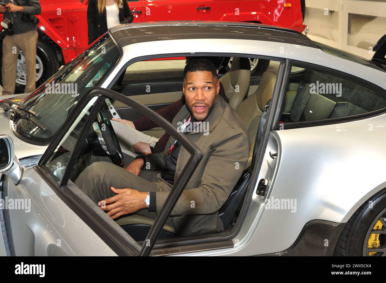 New York, USA. 27th Mar, 2024. Michael Strahan checks out his 2024 ...