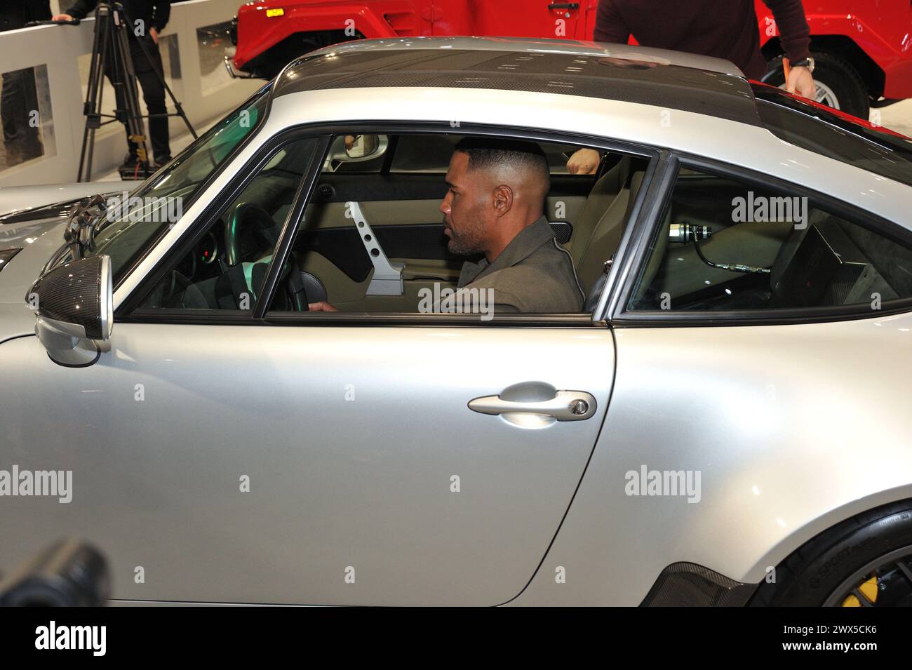 New York, USA. 27th Mar, 2024. Michael Strahan checks out his 2024 ...