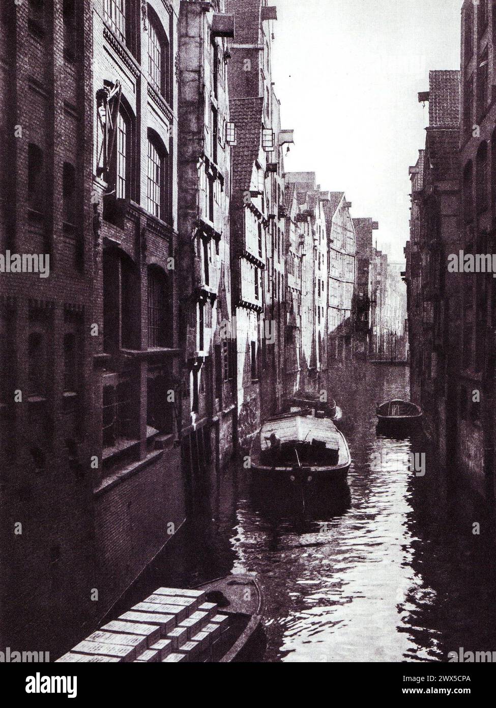 The port of Hamburg around 1900, Steckelhörnfleet Stock Photo - Alamy
