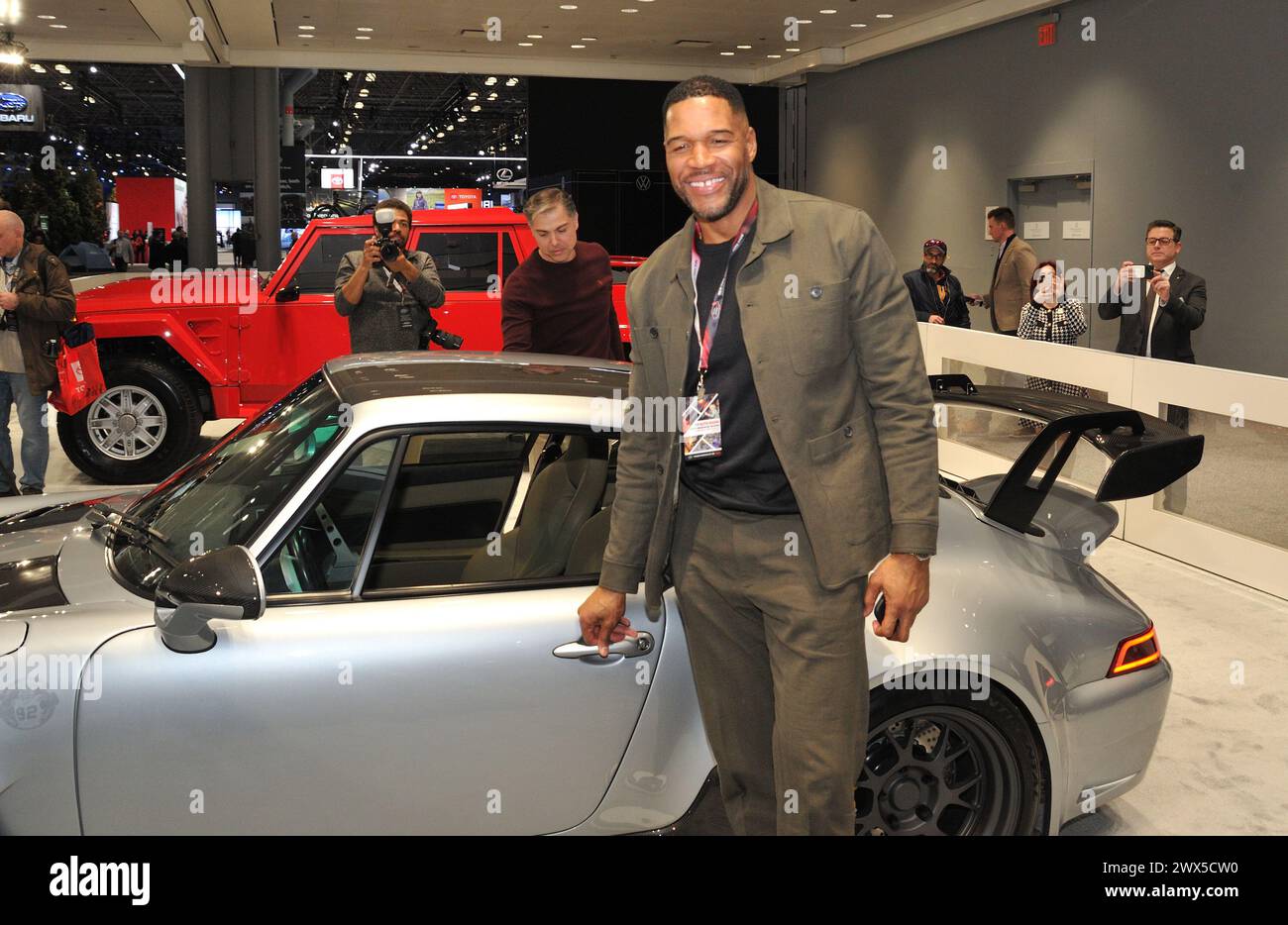 New York, USA. 27th Mar, 2024. Michael Strahan checks out his 2024 ...