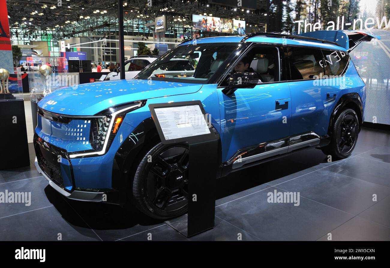 Utility vehicle of the year hi-res stock photography and images - Alamy