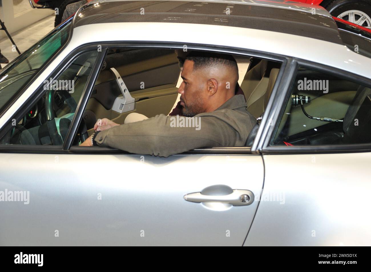 New York, USA. 27th Mar, 2024. Michael Strahan checks out his 2024 ...