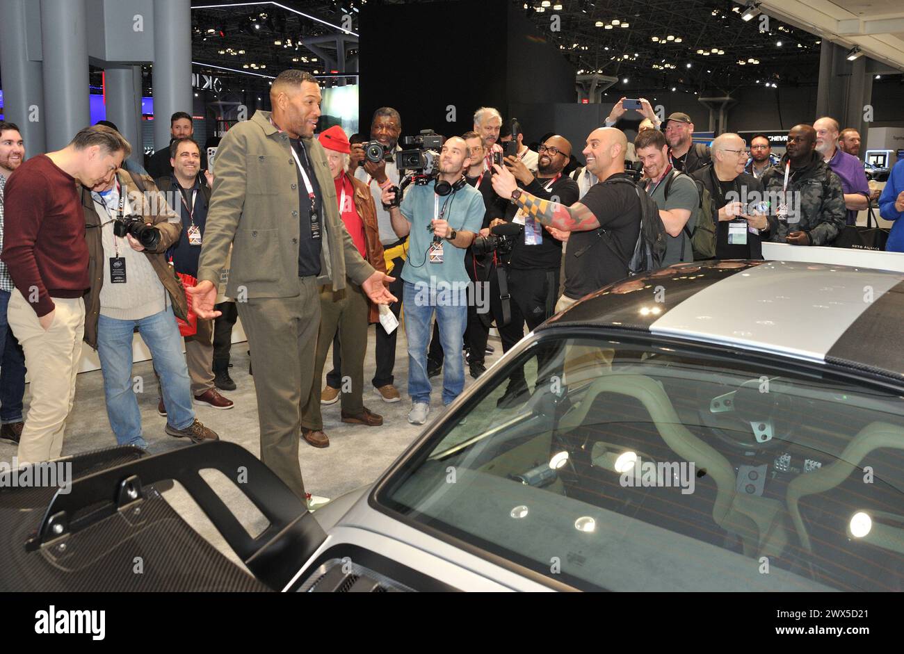 New York, USA. 27th Mar, 2024. Michael Strahan checks out his 2024 ...