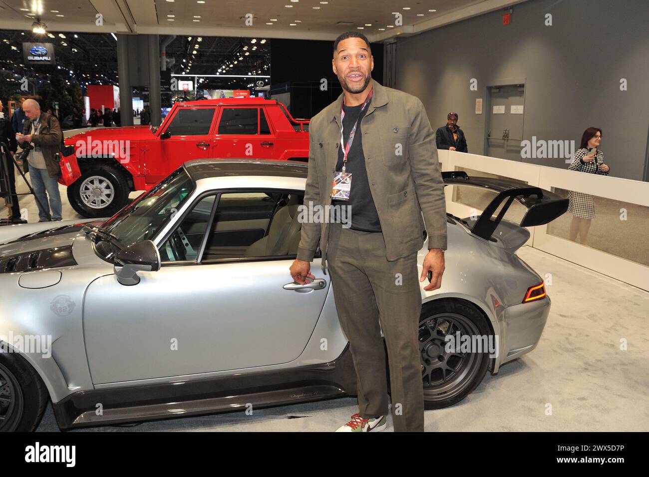New York, USA. 27th Mar, 2024. Michael Strahan checks out his 2024 ...