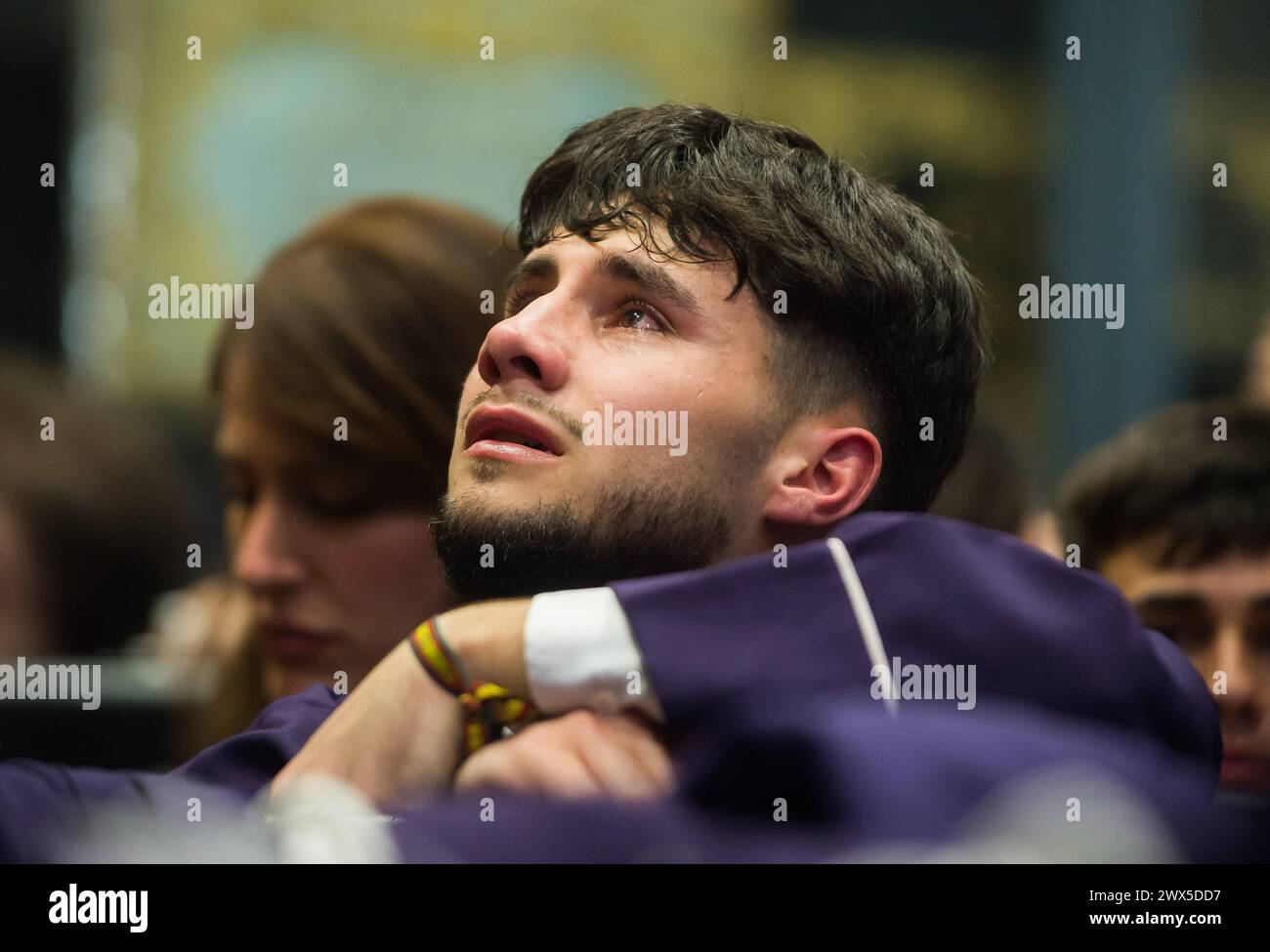 Crying virgin mary statue hi-res stock photography and images - Alamy