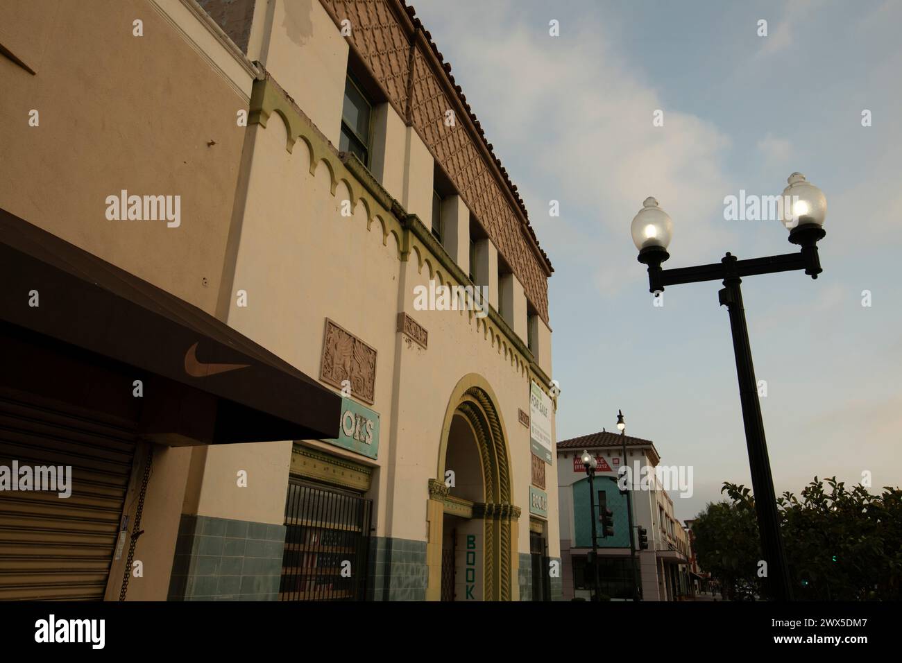 Inglewood, California, USA - October 7, 2022: Afternoon foggy sunlight ...