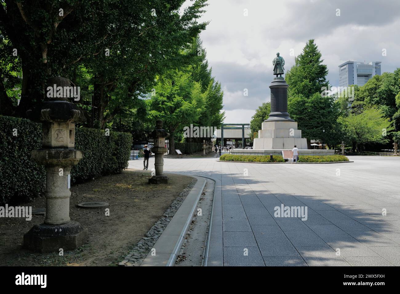 Sando, the road approaching the Yasukuni Shrine with Statue of Omura ...