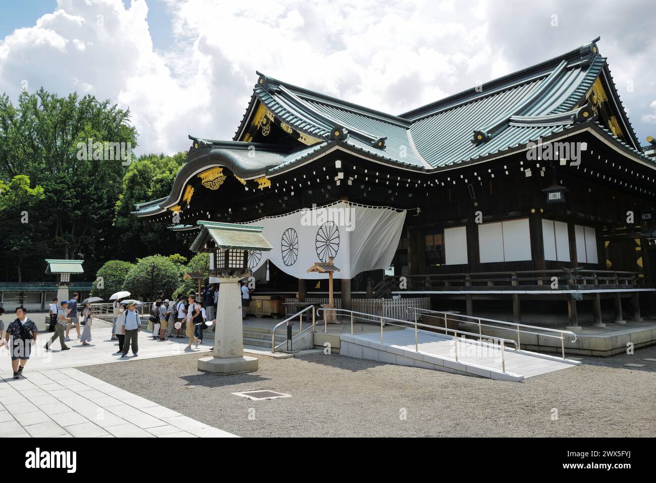 The Main Hall (Haiden) of Yasukuni Shrine.Tokyo.Japan Stock Photo - Alamy