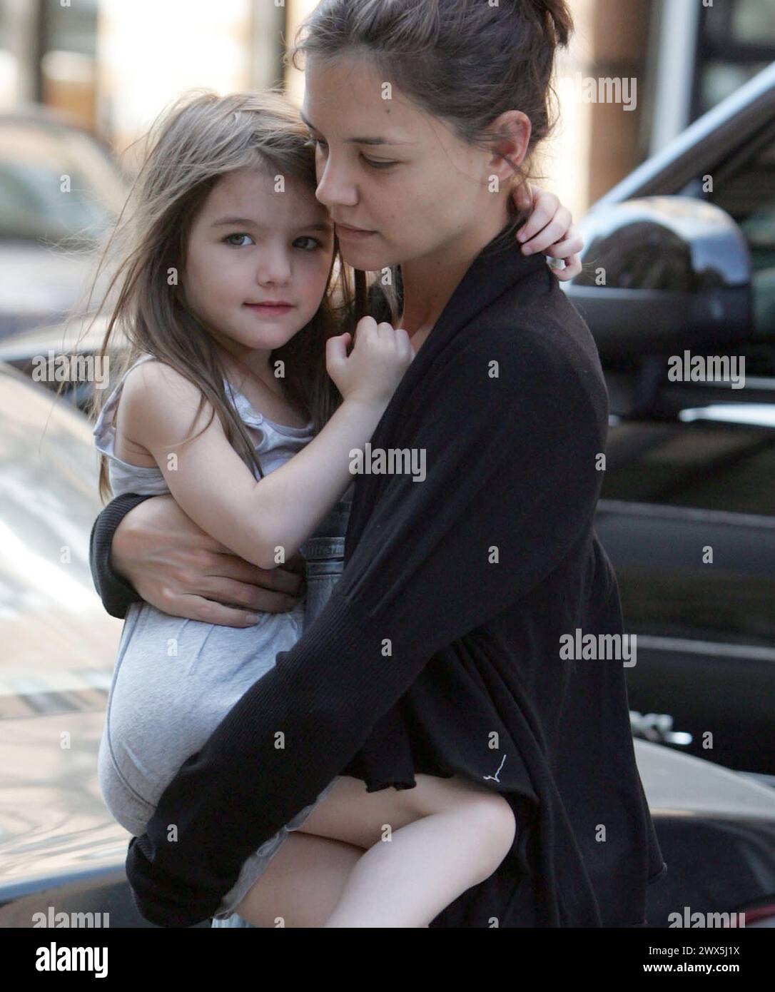 NEW YORK - APRIL 08: Suri Cruise and Katie Holmes ( wearing no makup ...