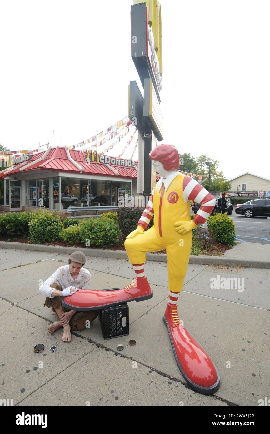 Ronald mcdonald art hi-res stock photography and images - Alamy