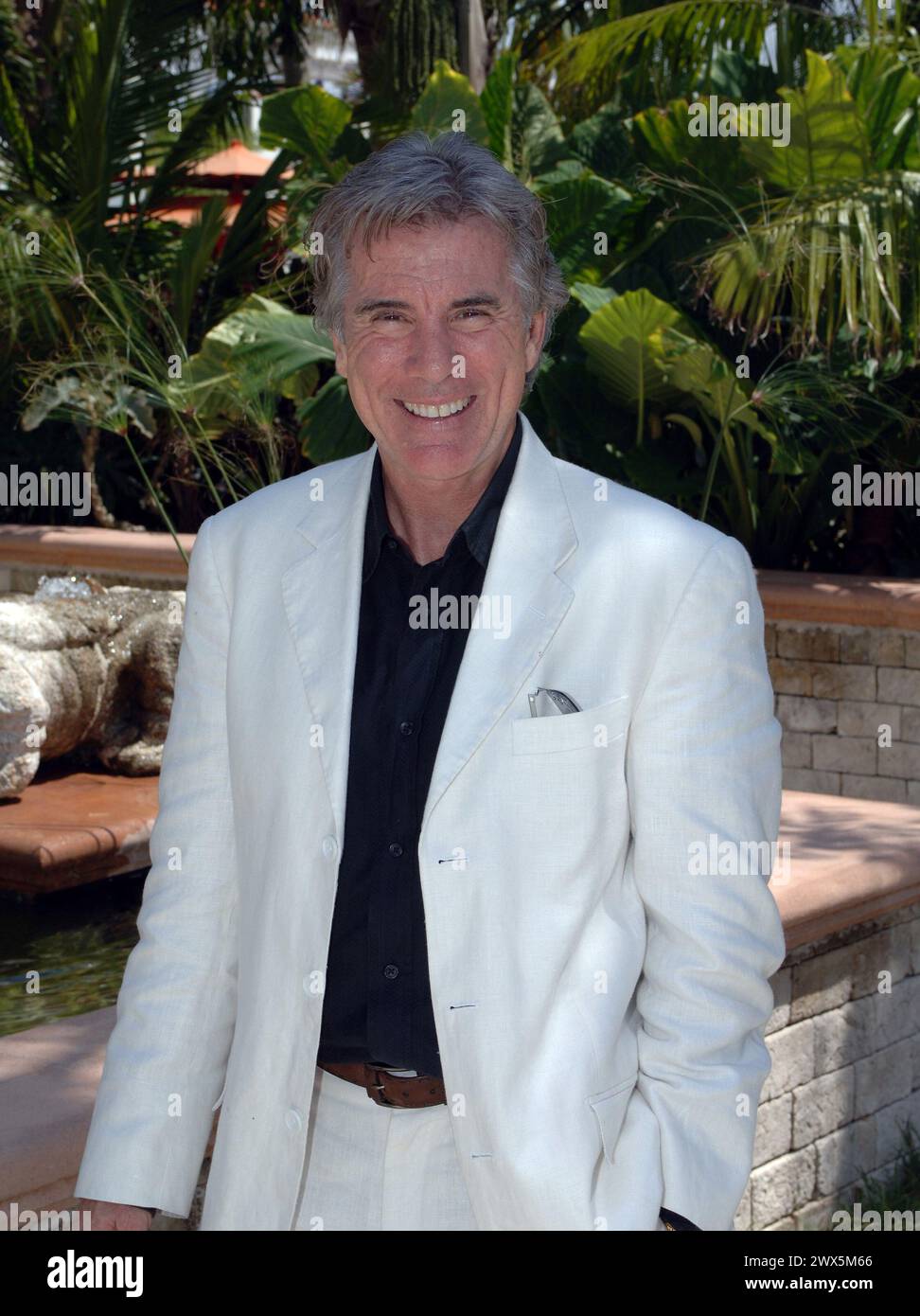 Family crying funeral couple hi-res stock photography and images - Alamy