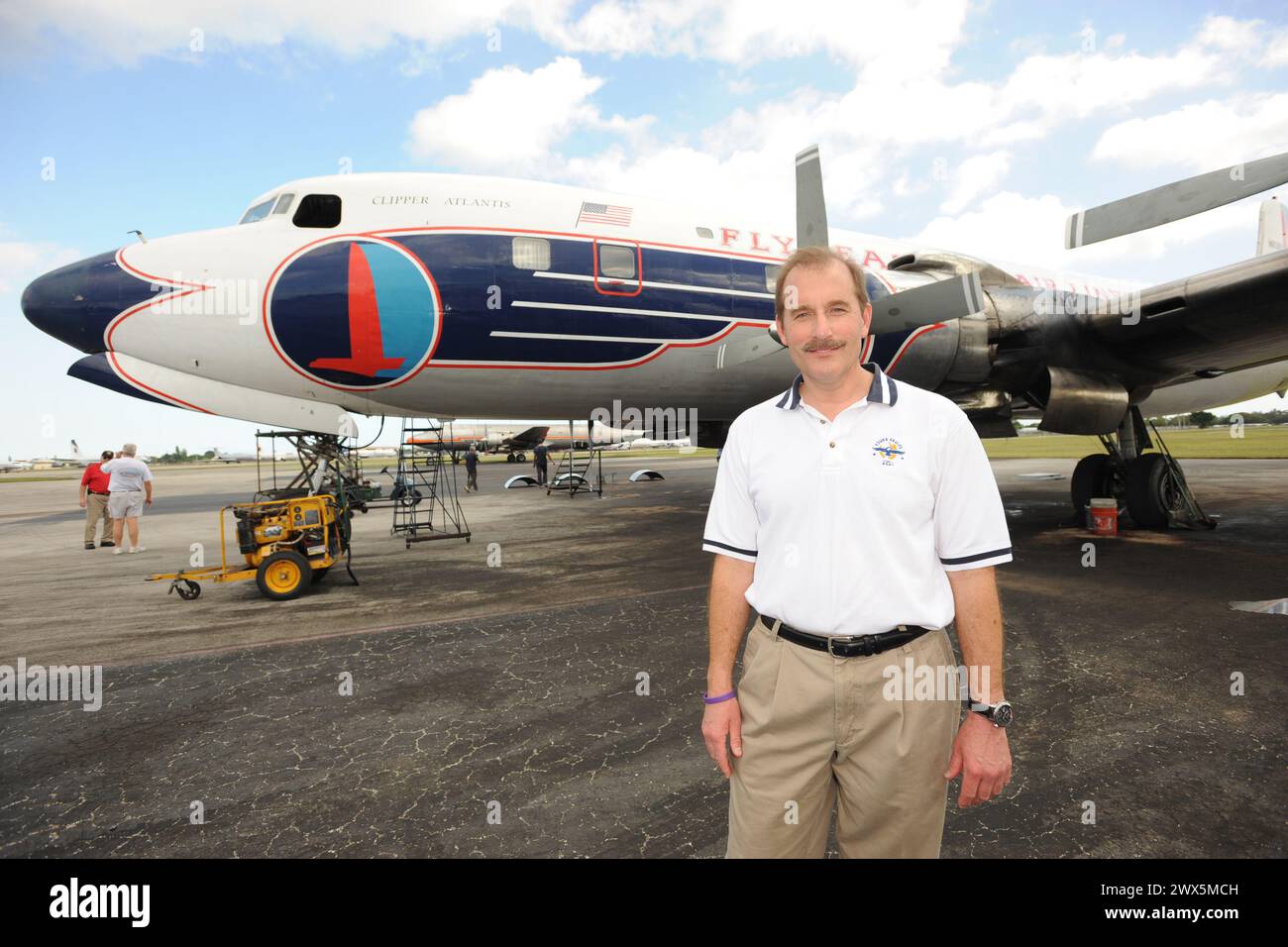 MIAMI, FL - NOVEMBER 17: Captain 'Sully' Sullenberger and Co-pilot Jeff ...