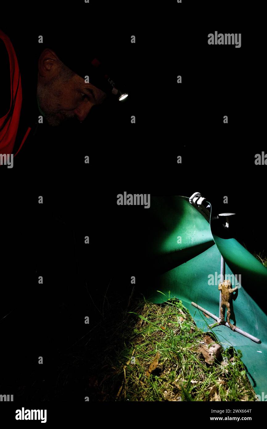 Jesserndorf, Germany. 27th Mar, 2024. A volunteer from the Bund ...