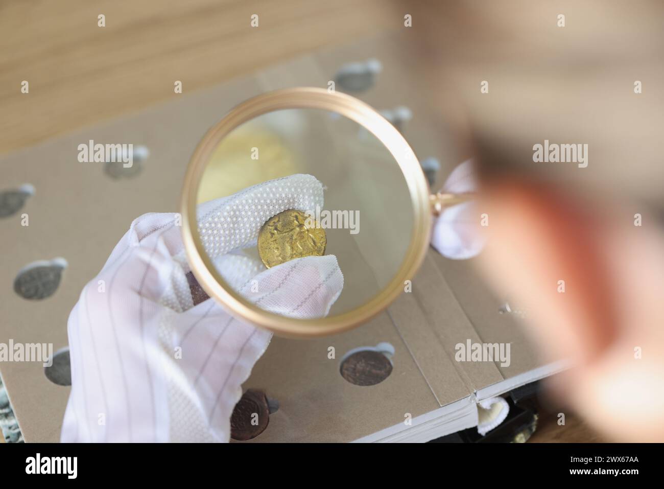 Gold close up examine hi-res stock photography and images - Alamy