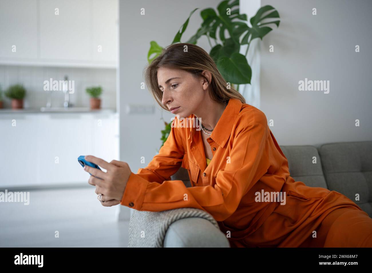 Woman lonely waiting couch hi-res stock photography and images - Alamy