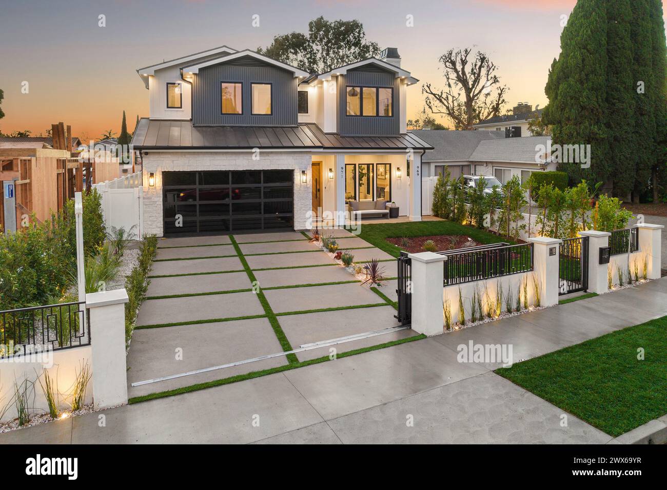 Clean home exterior hi-res stock photography and images - Alamy