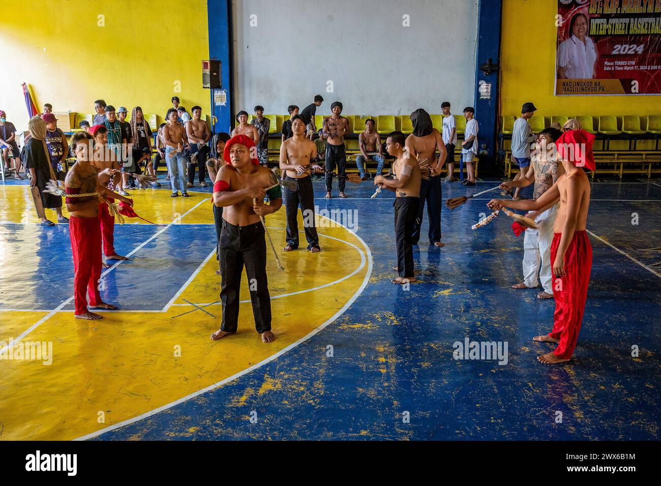 Mandaluyong City, Philippines. 28th Mar, 2024. Filipino penitents whip ...