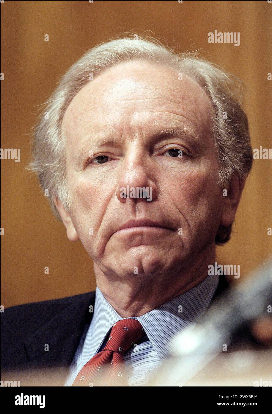 File photo - Washinghton-DC-USA, 17/01/2003. Senator Joseph Lieberman(D ...