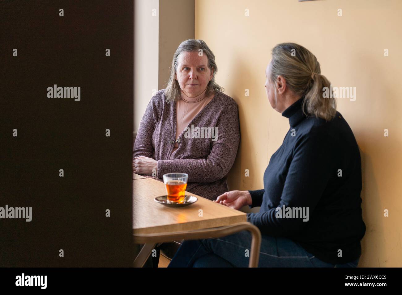 Two women talking while having tea Stock Photo - Alamy