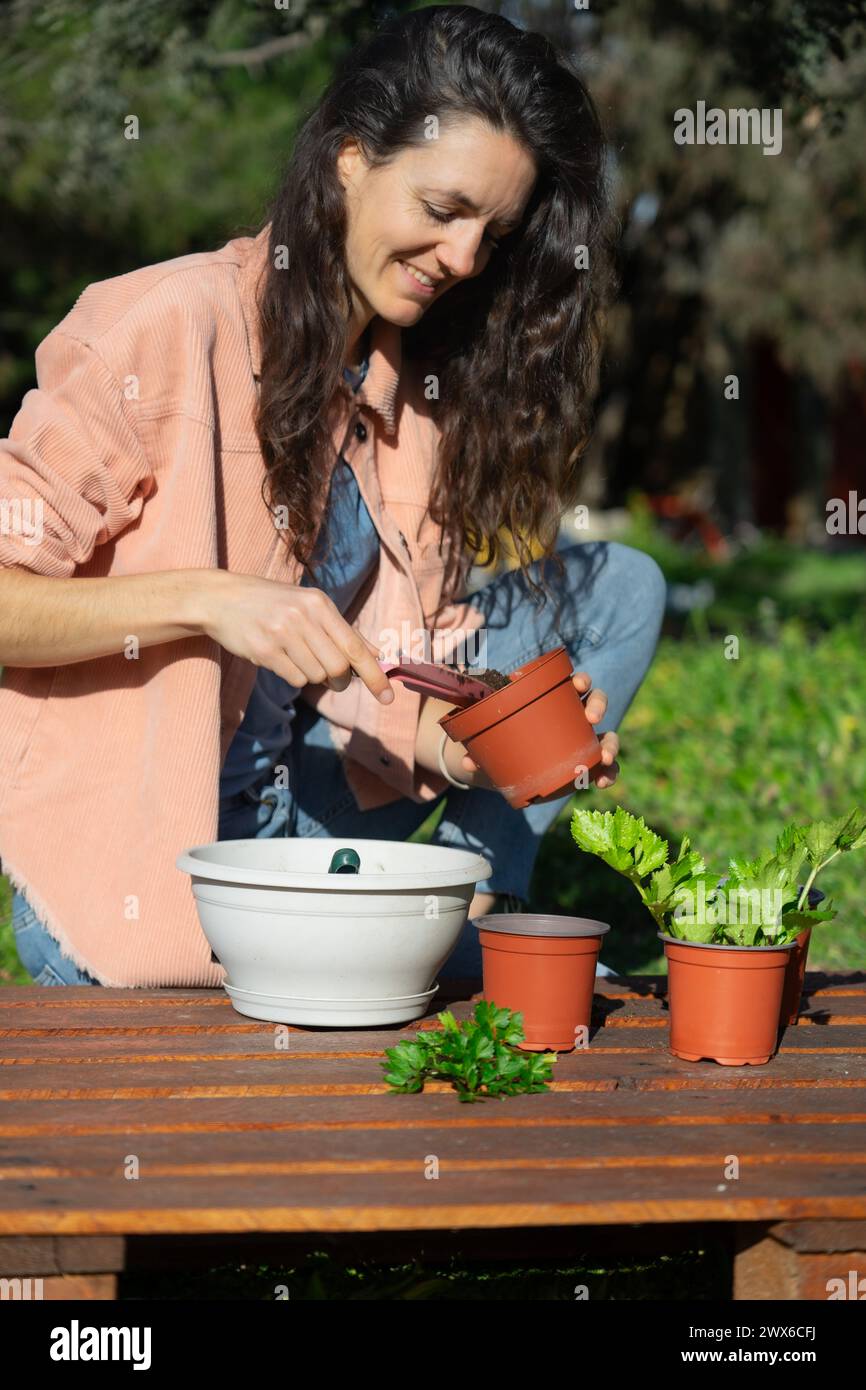 Hands on gardening learning hi-res stock photography and images - Alamy