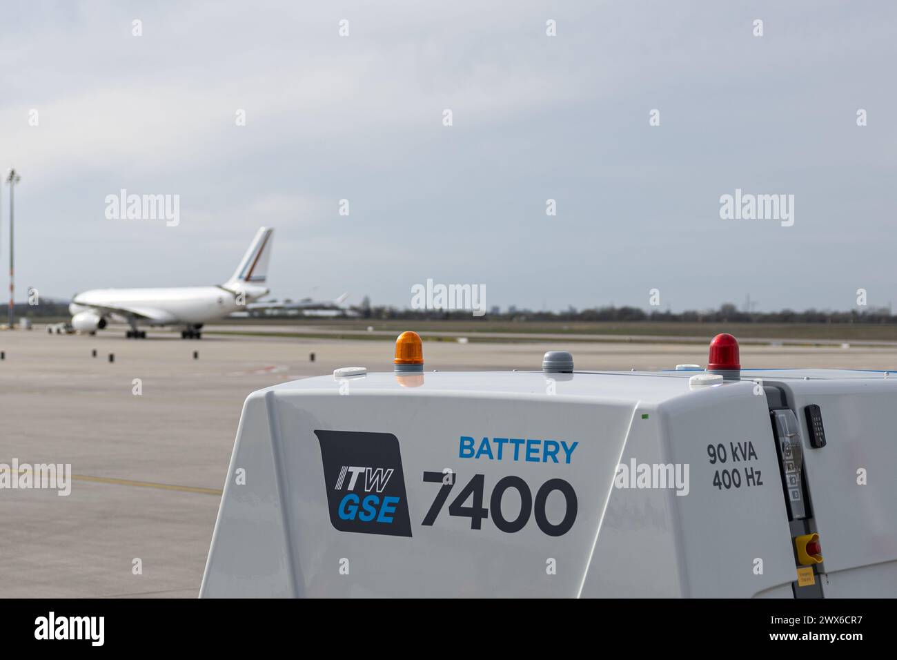 27 March 2024, Brandenburg, Schönefeld: An electric ground power unit ...