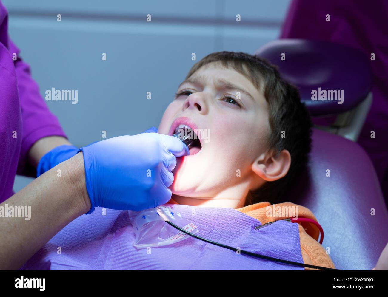 Dental revision hi-res stock photography and images - Alamy