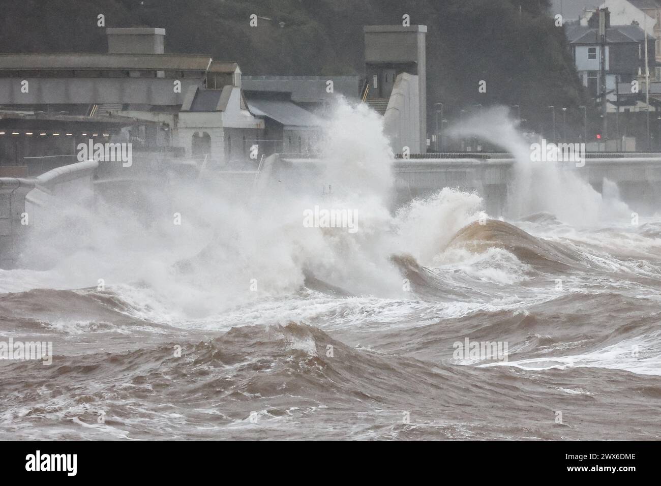 Dawlish, Devon, UK. 28th Mar, 2024. UK weather: big waves during rain ...