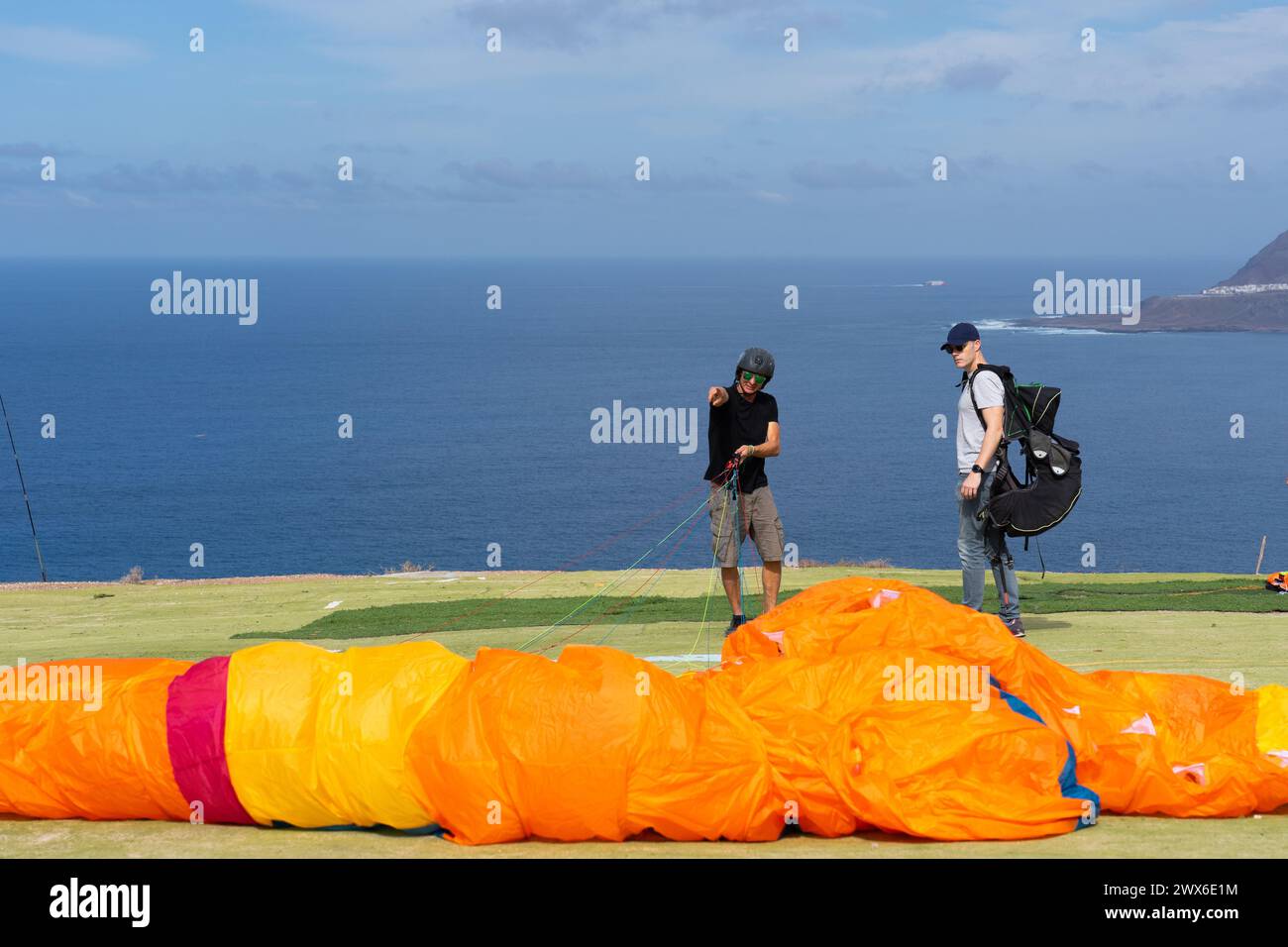 Tandem flight instructor hi-res stock photography and images - Alamy
