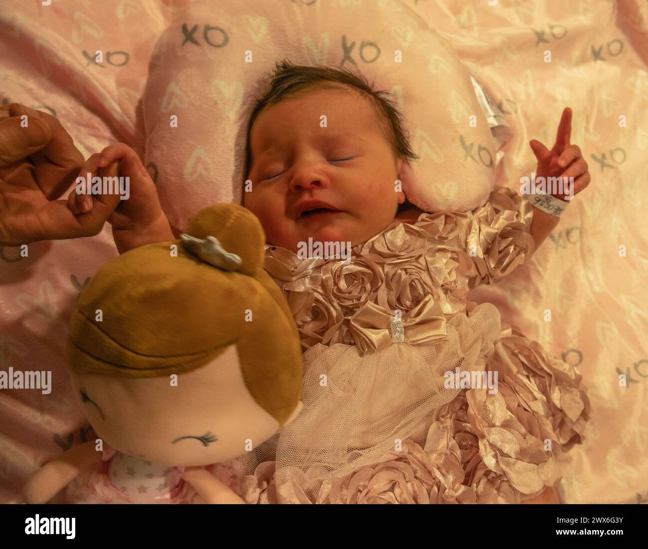 New born baby girl hi-res stock photography and images - Alamy