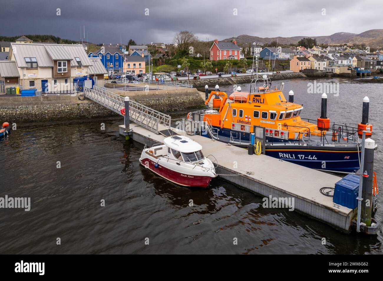 RNLI Lifeboat 'Annette Hutton' and lifeboat station in Castletownbere ...