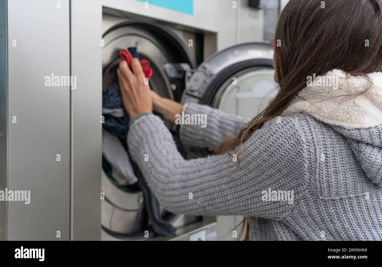 Laundromat facility hi-res stock photography and images - Alamy