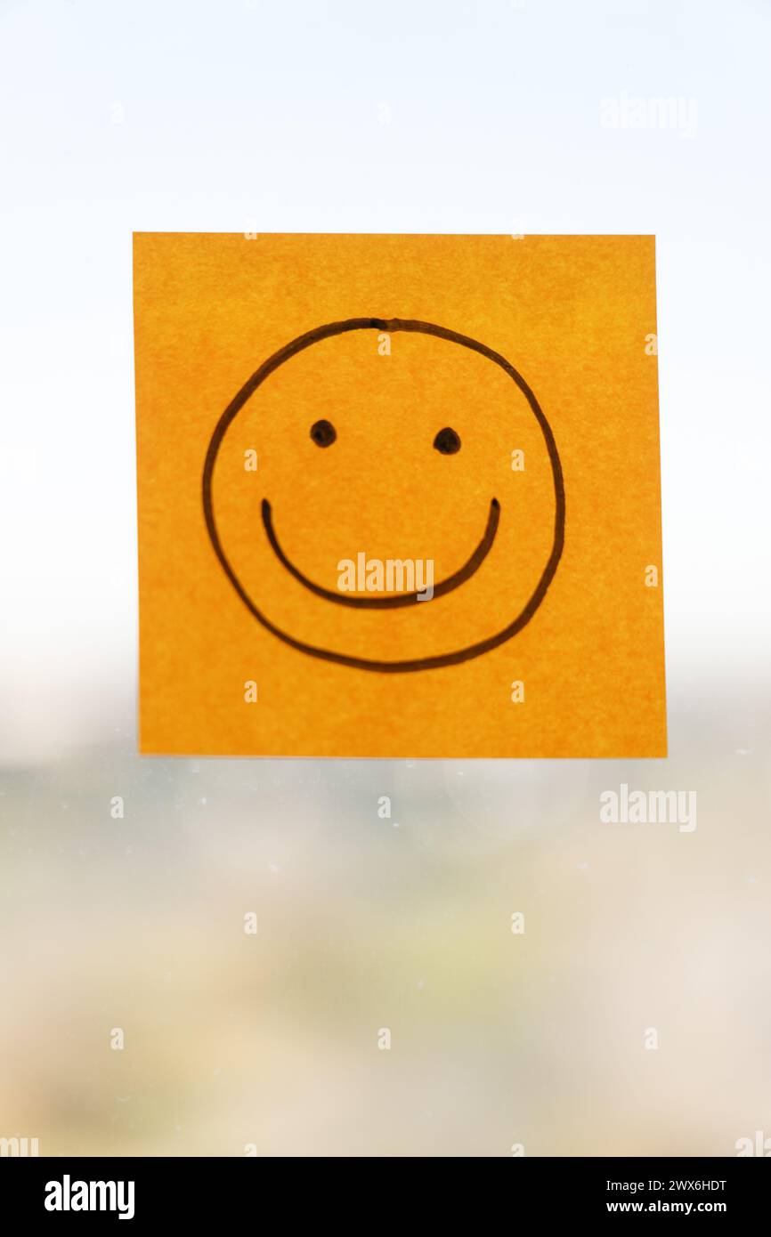 Face post it note smile hi-res stock photography and images - Alamy