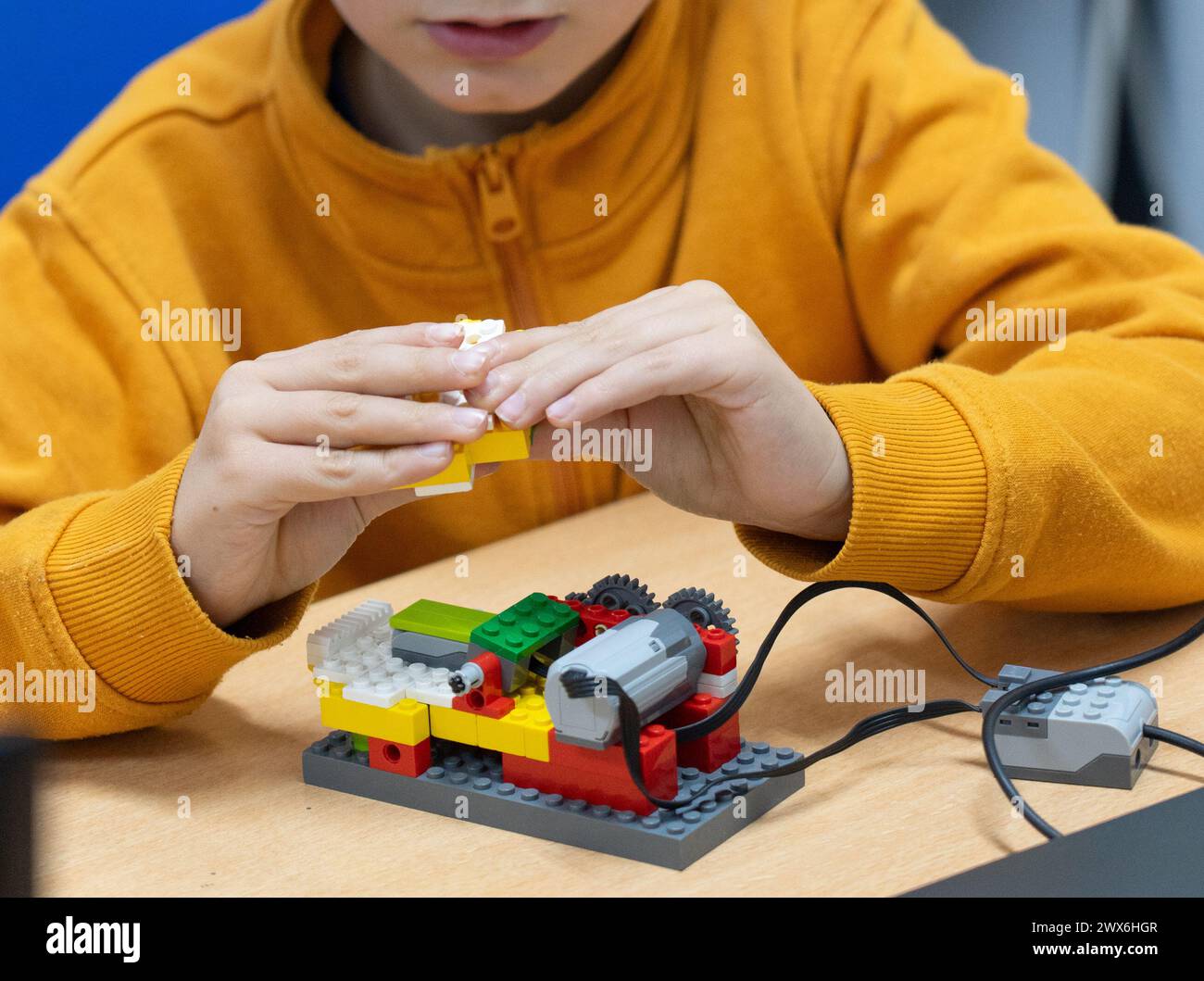 Boy building a robot in a robotics class Stock Photo - Alamy