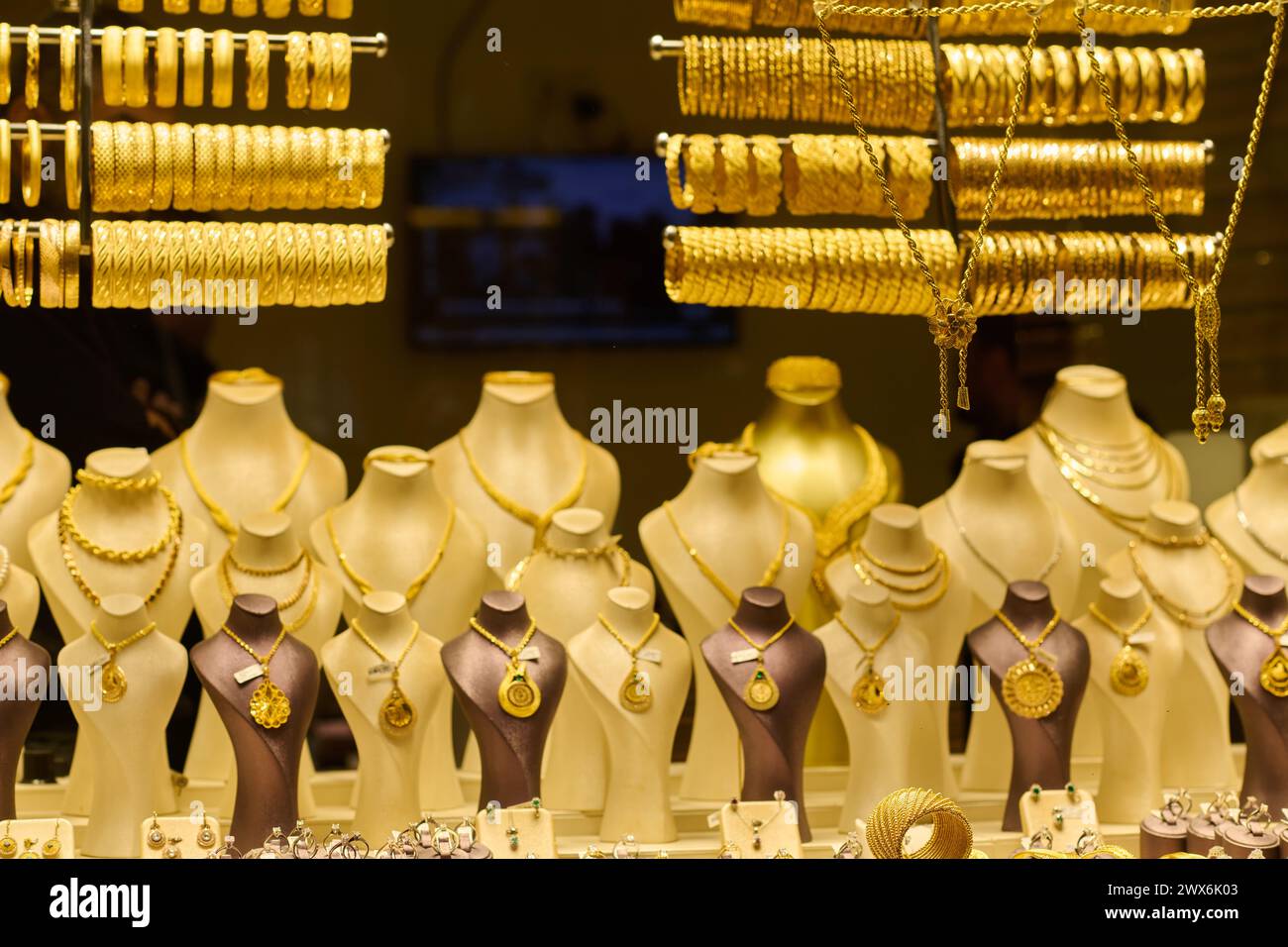 Treasures of Istanbul: A Dazzling Display of Handmade Gold Jewelry ...