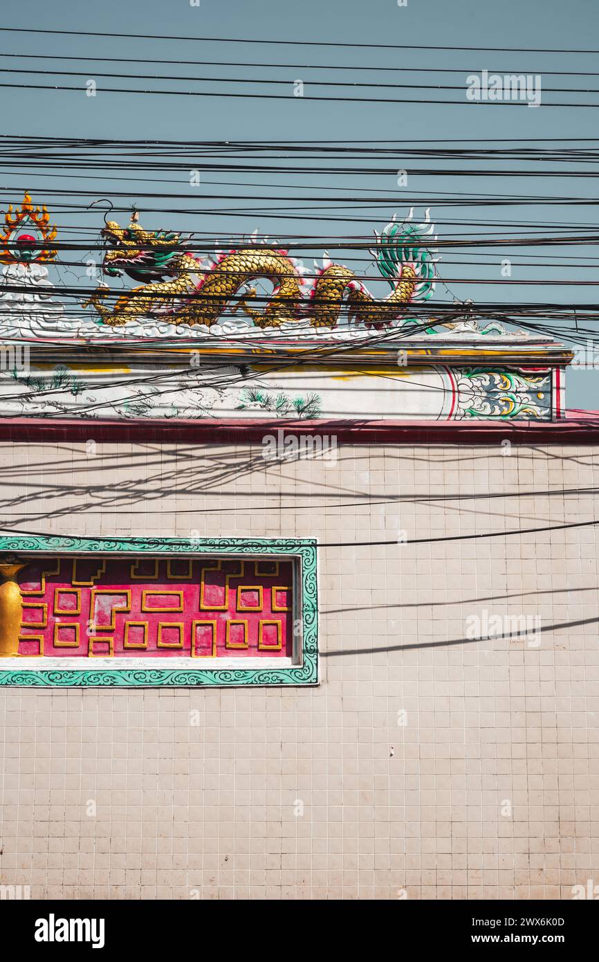 Dragon on building hi-res stock photography and images - Alamy