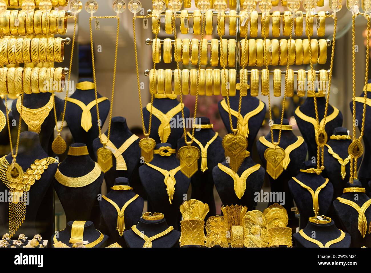 Treasures of Istanbul: A Dazzling Display of Handmade Gold Jewelry ...