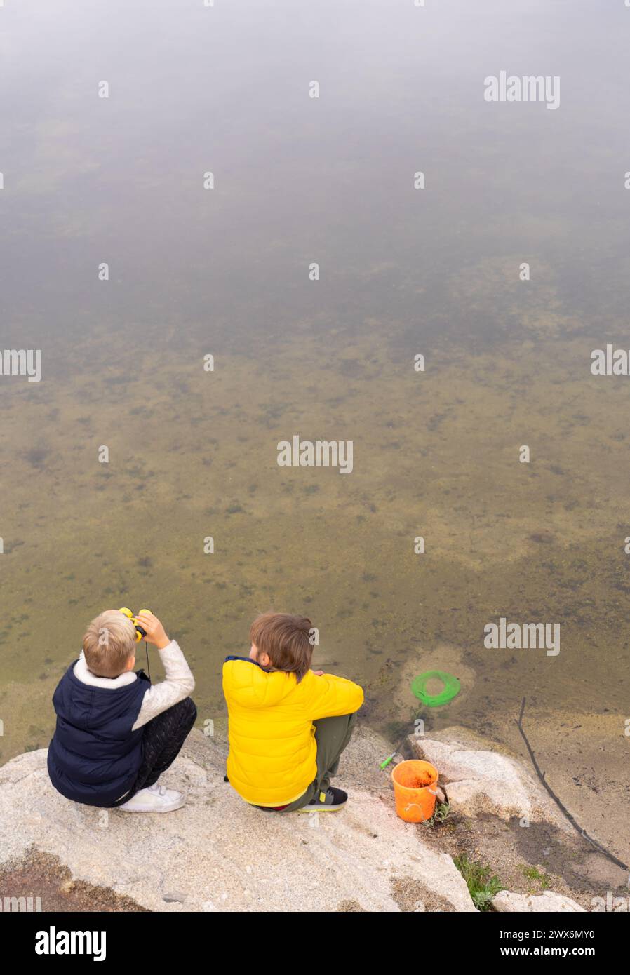 Children from above sitting hi-res stock photography and images - Alamy