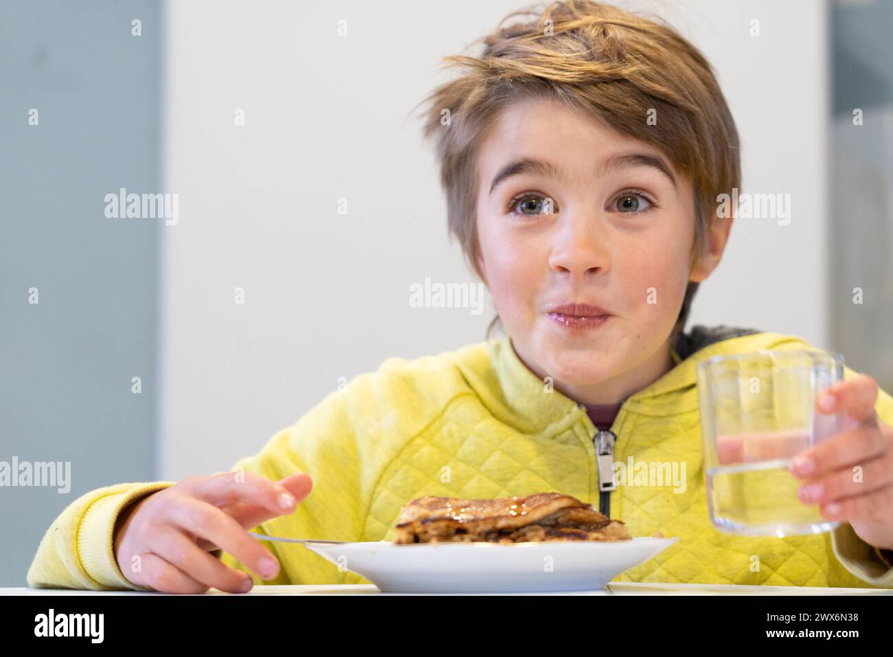 Child eating pancakes with syrup hi-res stock photography and images ...