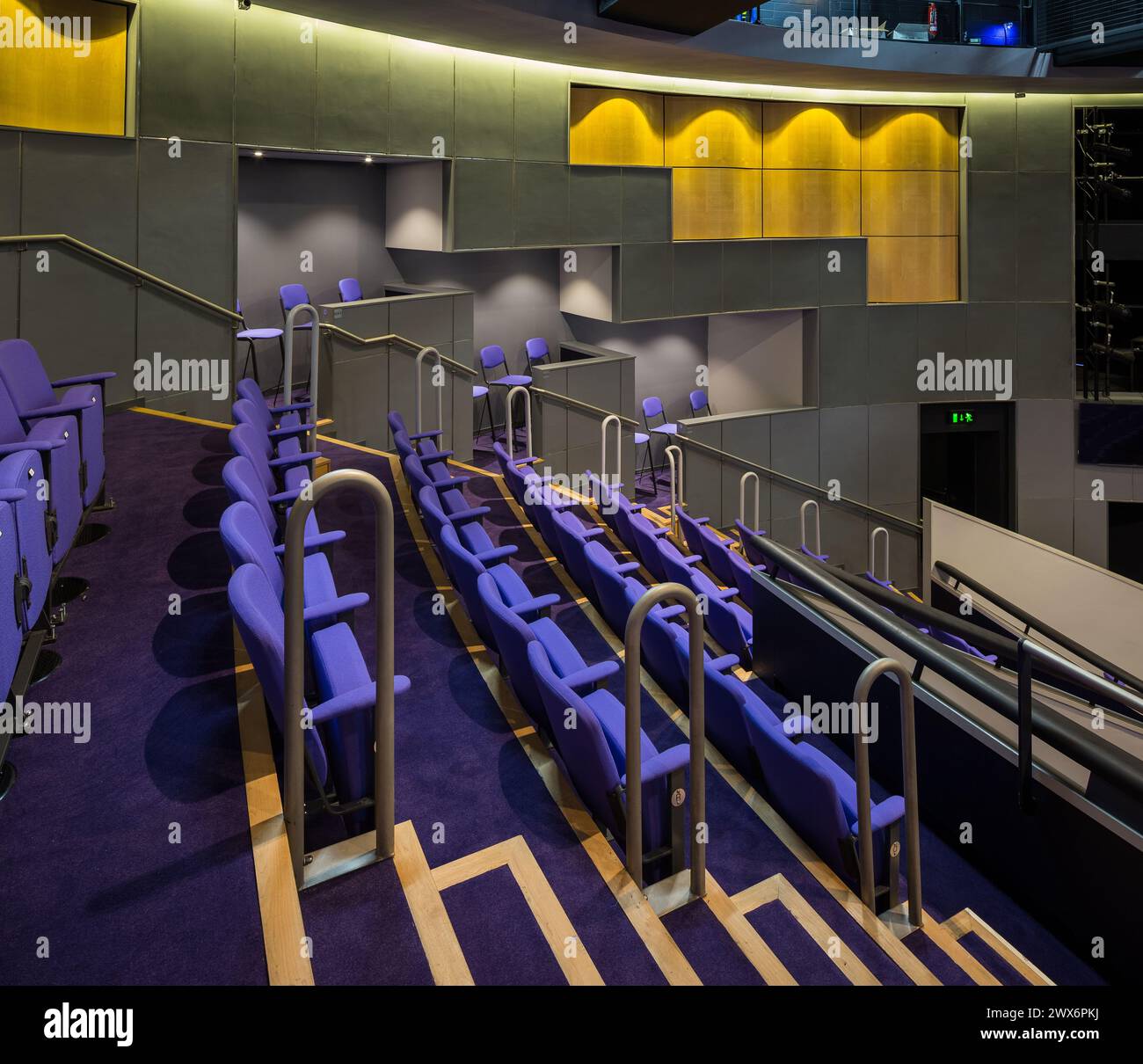 Theatre auditorium hi-res stock photography and images - Alamy