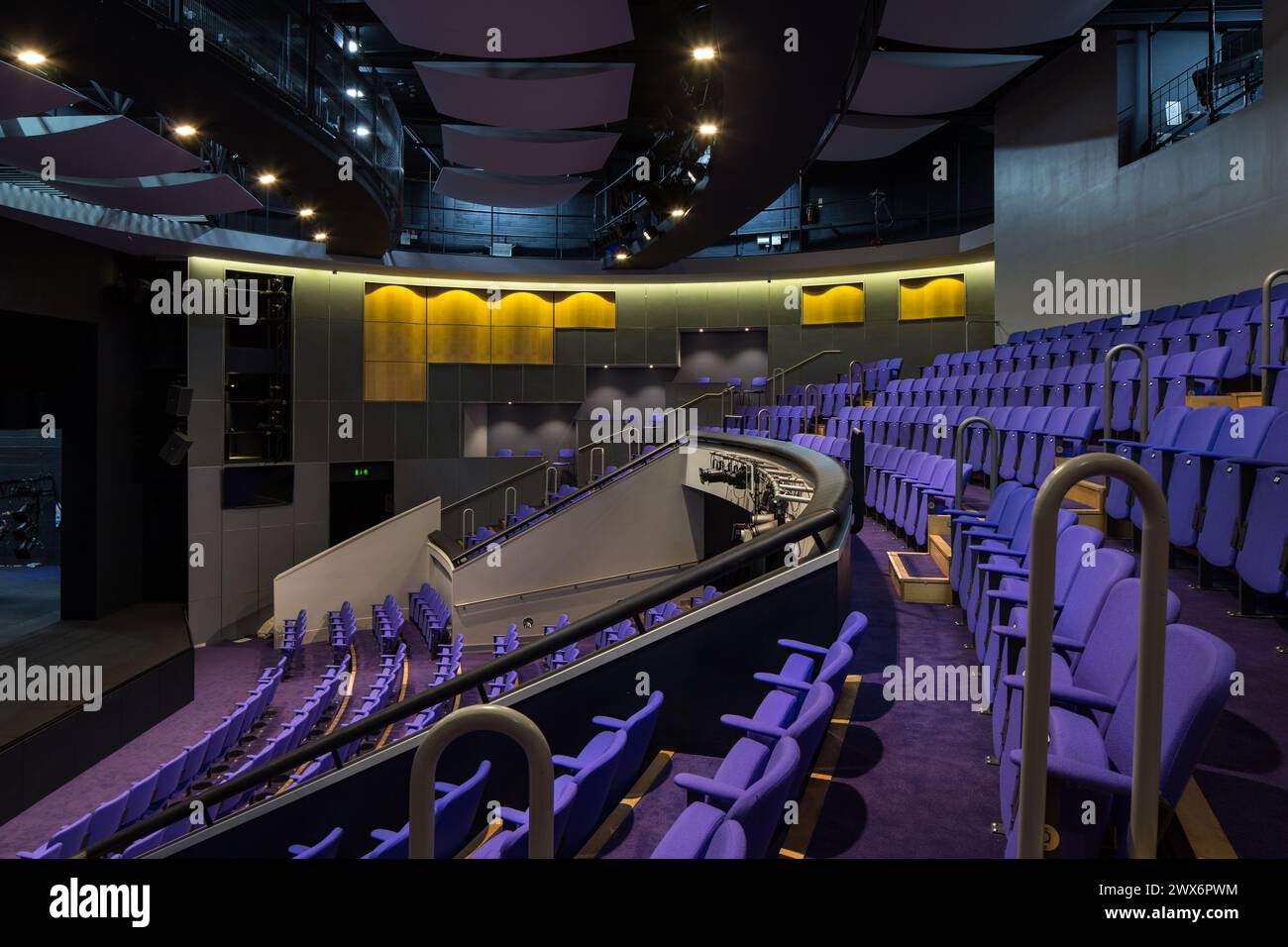 Corner seating hi-res stock photography and images - Alamy