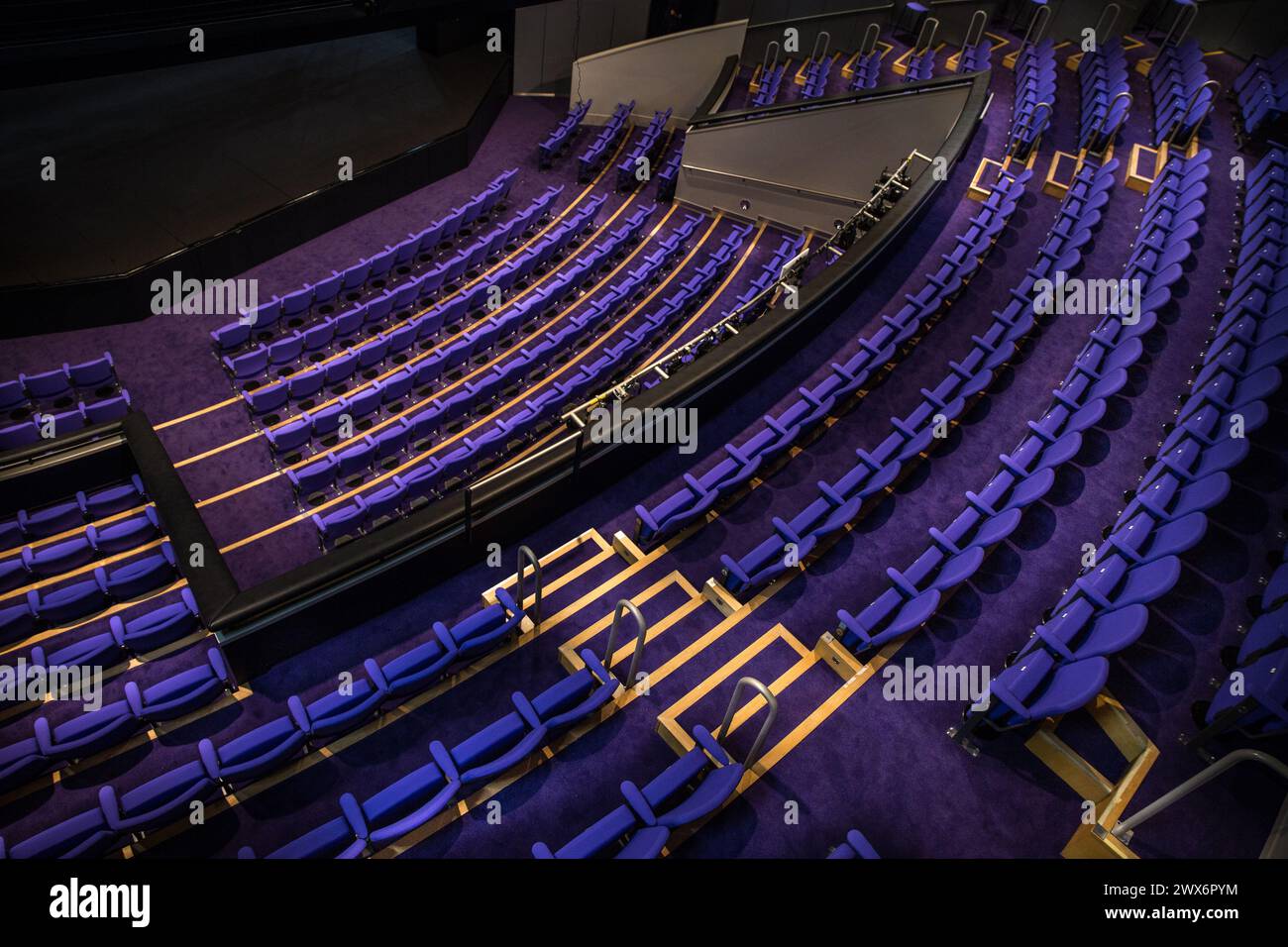 Stage rigging hi-res stock photography and images - Alamy