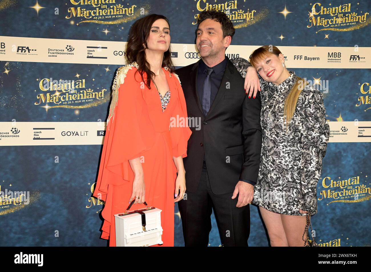 Nora Tschirner, Bora Dagtekin und Jella Haase bei der Premiere des ...
