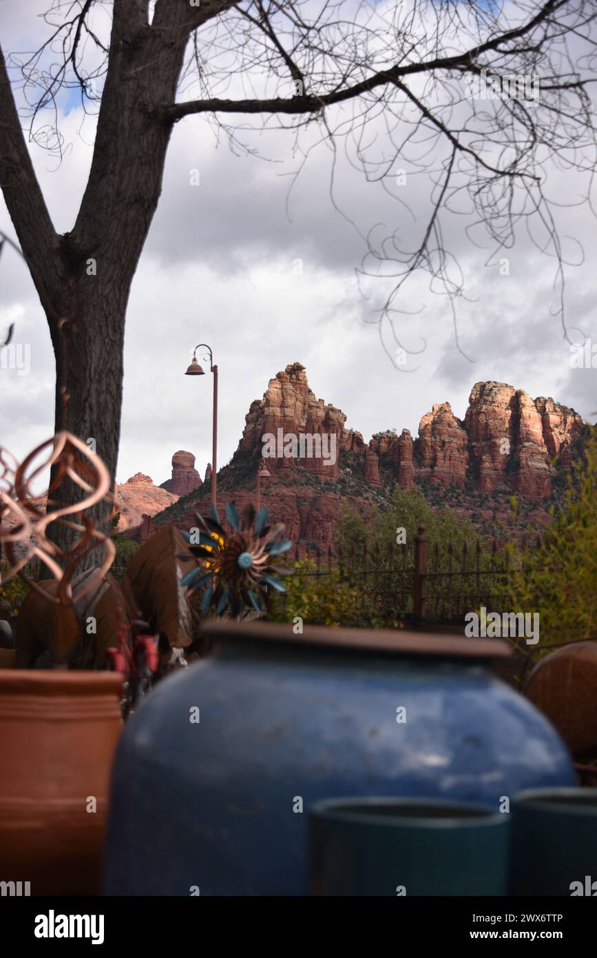 Sedona, AZ USA 2/3/2024.. Son Silver West Galleries. Beautiful vintage ...