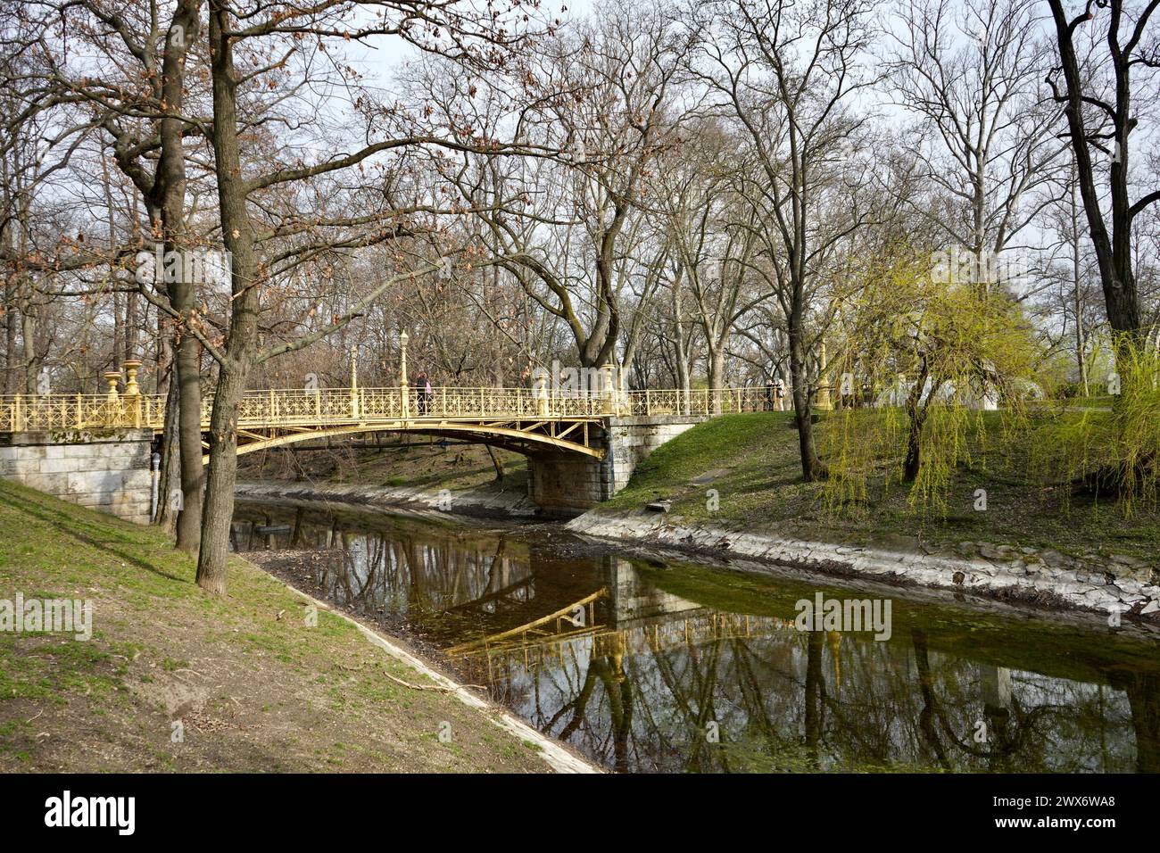 ⁨Ornate Iron bridge over the moat at Vajdahunyad Castle Stock Photo - Alamy